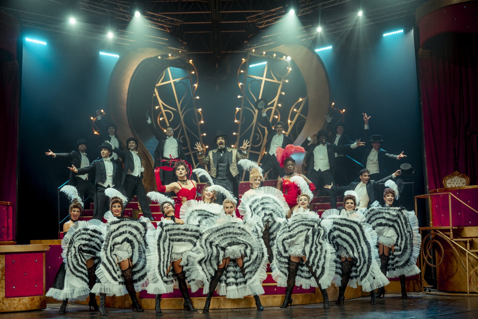 The bohemian fever of “Moulin Rouge! The Musical” opens the Sistina ...
